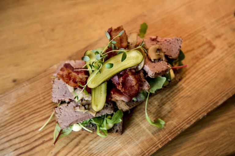 Lun leverpostei med bacon og urter - Mills