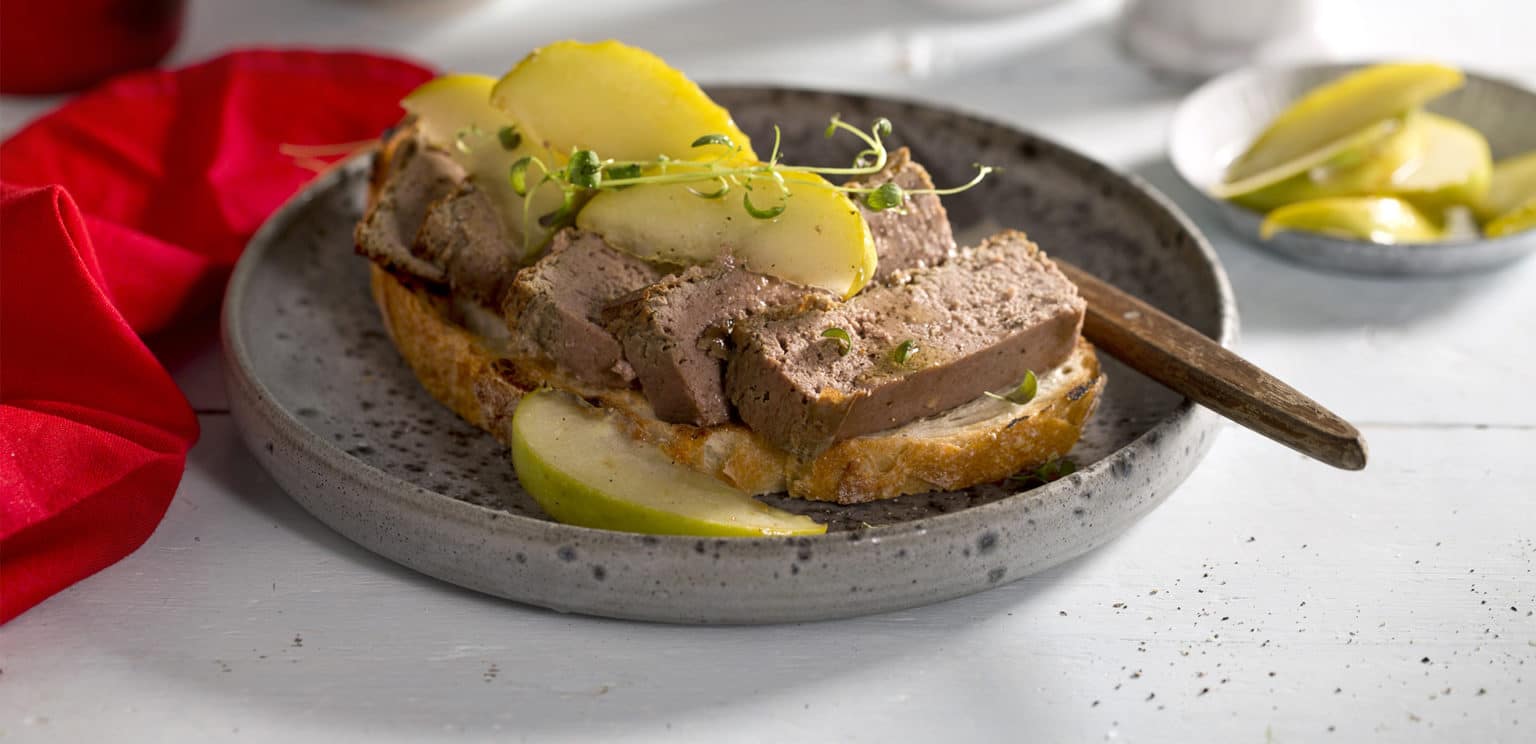 Landbrød med leverpostei og stekte epler – Mills