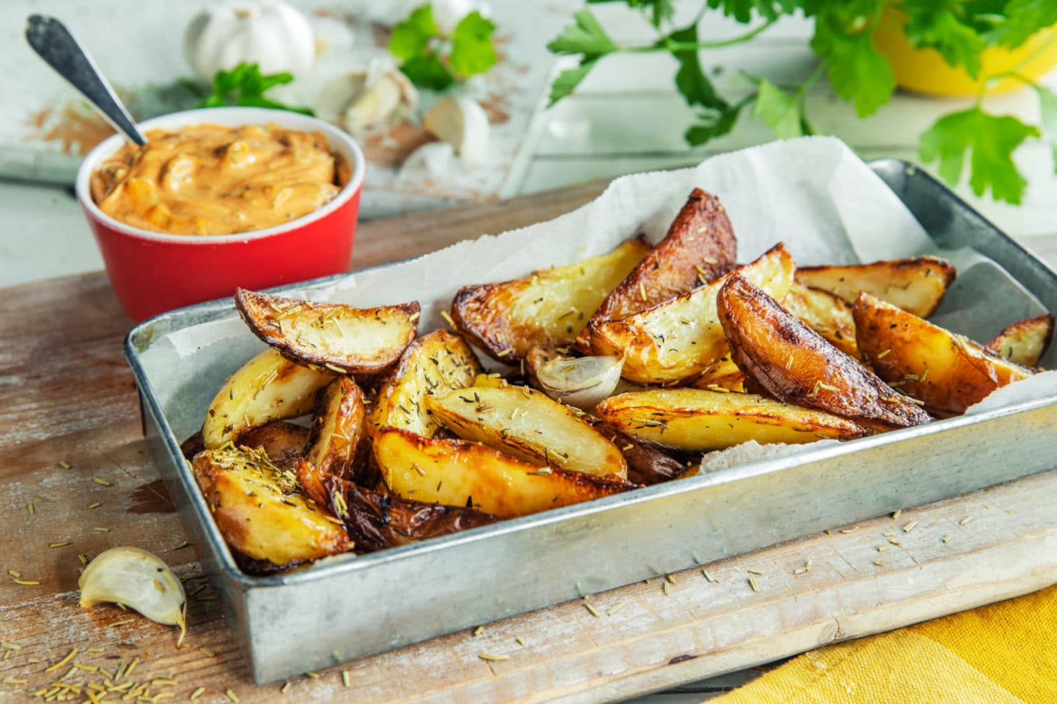 Pommes frites med varm cheddardipp – Mills