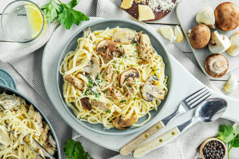 Kremet pasta med sopp og kylling - Melange
