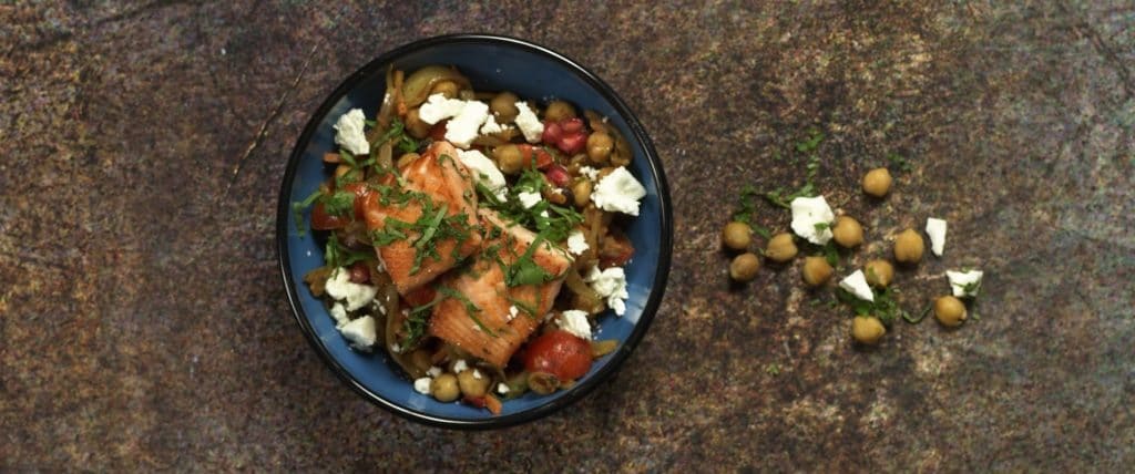 Meksikansk salat med stekt laks og fetaost - Mills Proffpartner