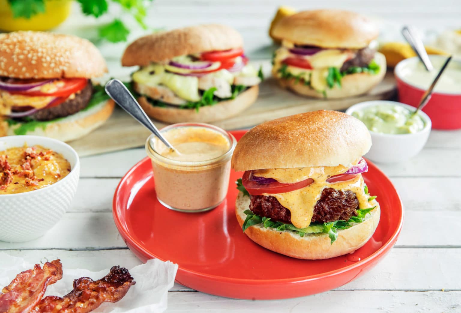 Fire hjemmelagde burgerdressinger - Oppskrifter fra Mills Majones