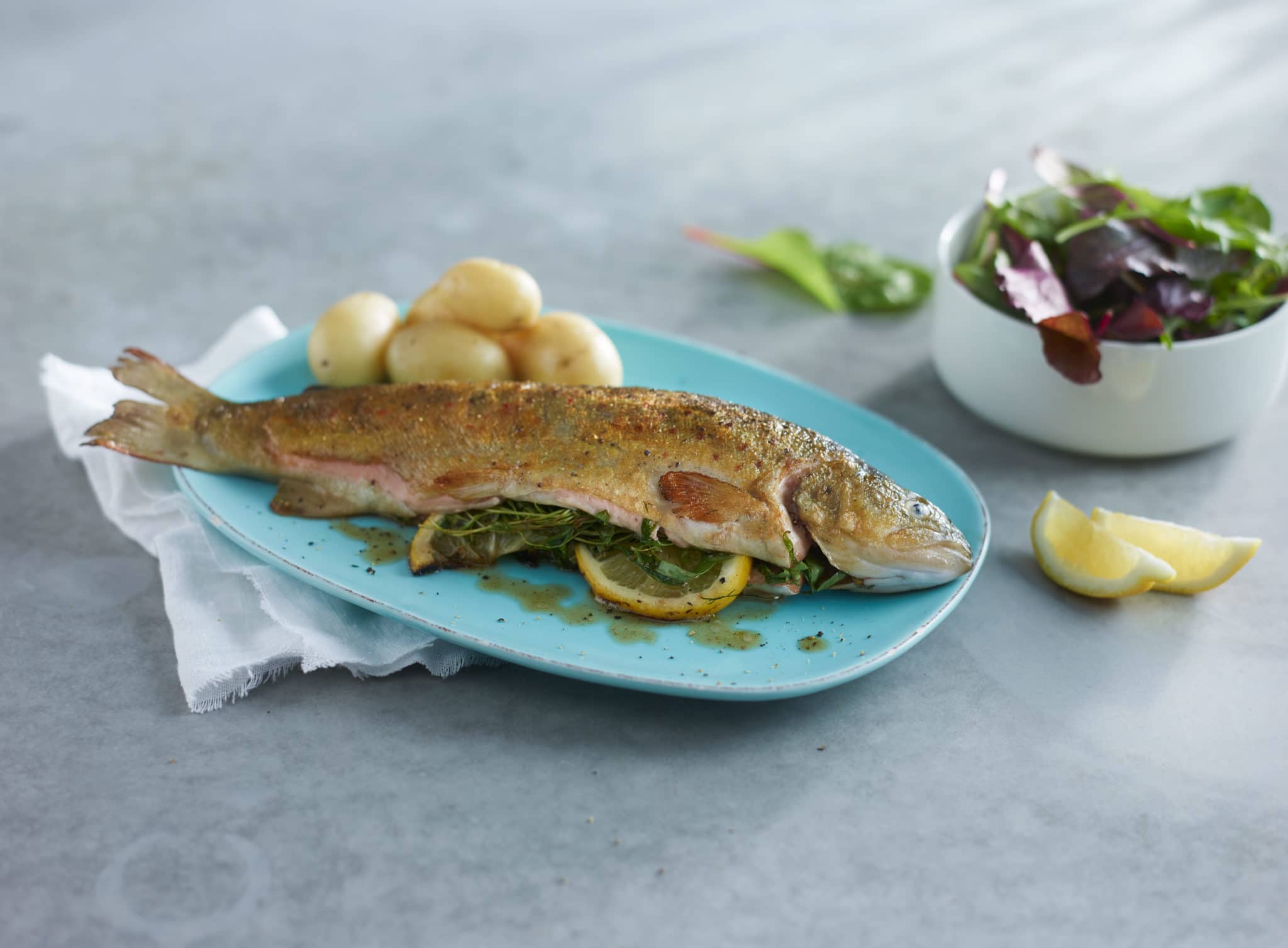 Slik griller du hel fisk | Grilltips fra Melange