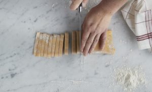 Slik lager du hjemmelaget pasta uten pastamaskin | Olivero